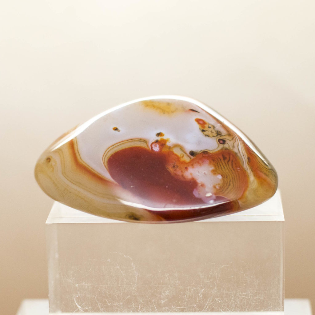 Banded Agate 3945: Polished Beauty & Comfort